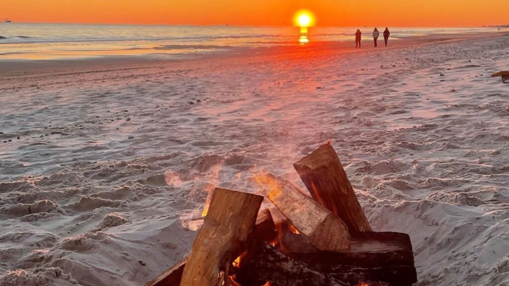 Beach Bonfires on Oak Island in North Carolina - Salt & Sand Realty and ...